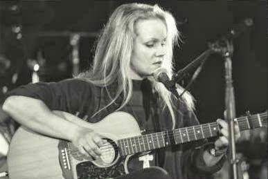 REWIND: Eva Cassidy - 'Autumn Leaves'