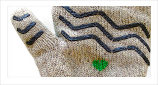 TECHknitting: Duplicate stitching on knitting--basic how-to + tricks ...