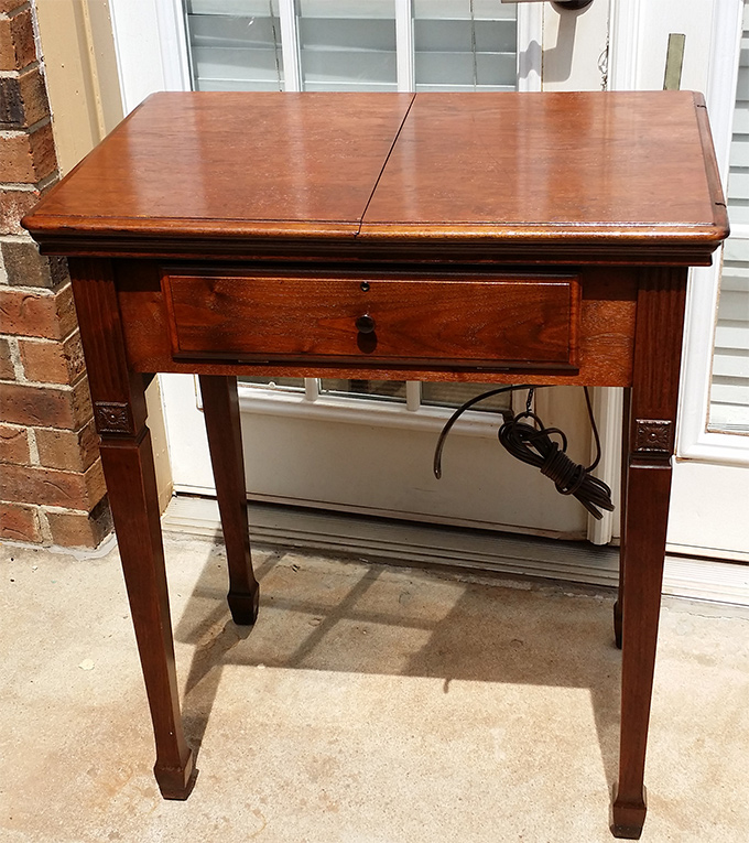 Vintage 1926 Singer Class 66 Sewing Machine and No. 40 Cabinet - $125 ...