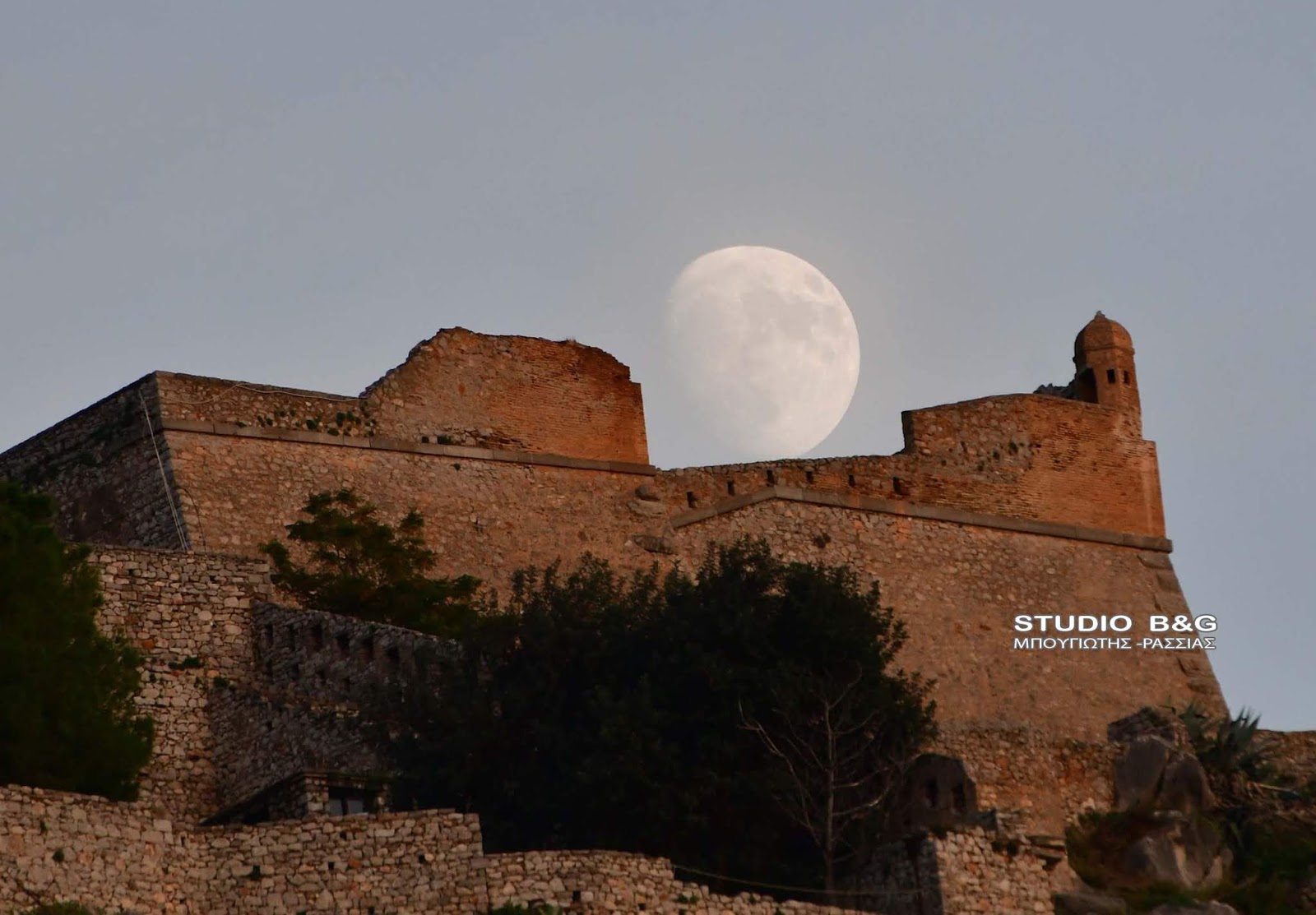 Φωτογραφία: ΝΑΥΠΛΙΟ: ΤΟ ΦΕΓΓΑΡΙ ΠΑΝΩ ΑΠΟ ΤΟ ΠΑΛΑΜΗΔΙ.