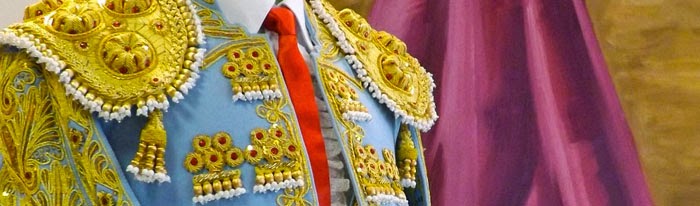 Mucho Más Que Toros: Alamares