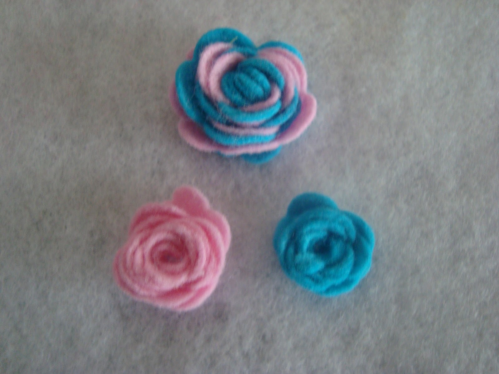 That Girls Crafty: Rolled Roses and Two Tone Rolled Roses Tutorial