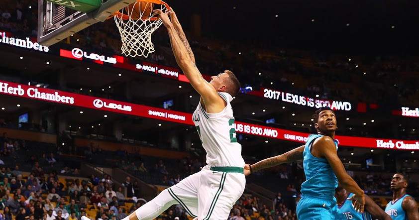 Daniel Theis makes a thunderous debut