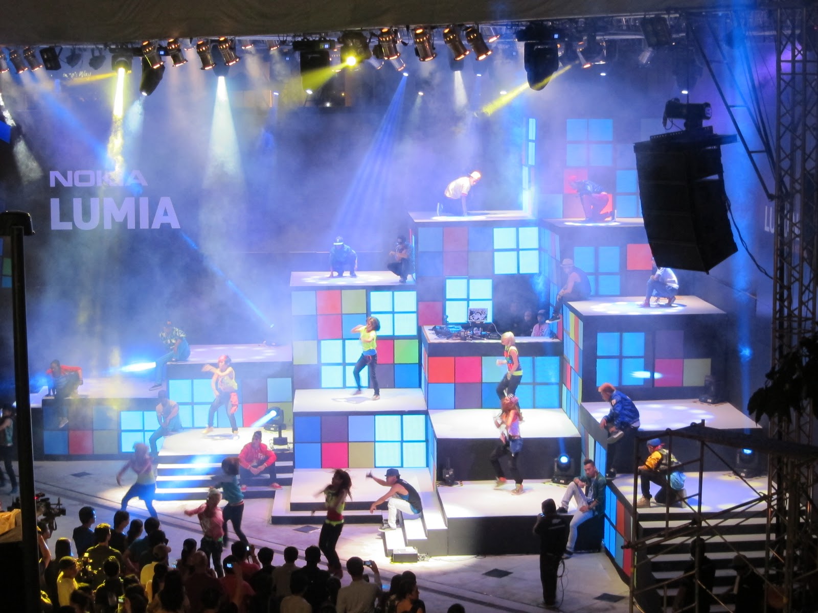 What Happened at the Nokia Lumianation Party? | Glich's Life