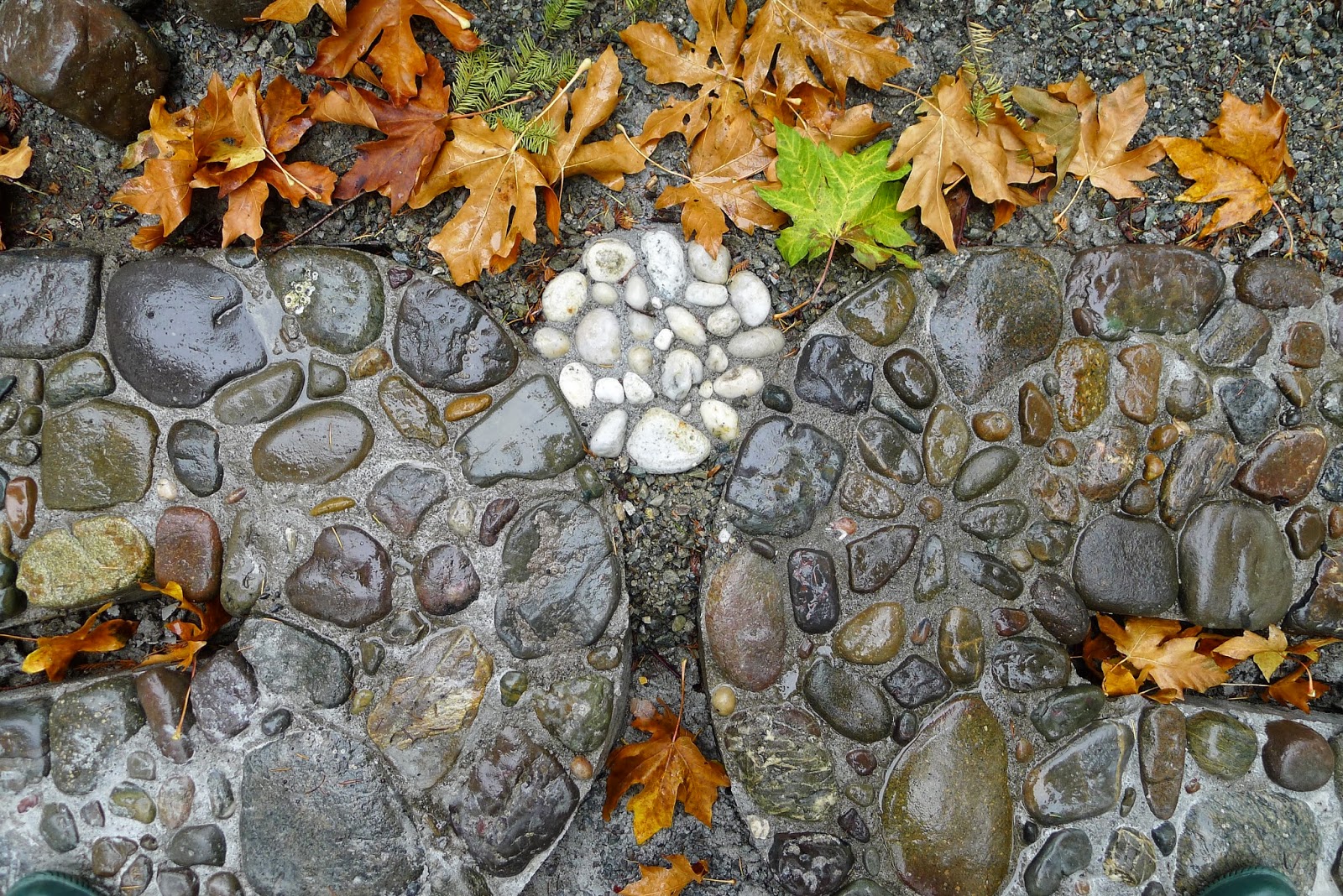 Jeffrey Bale's World of Gardens: The Halls Hill Labyrinth: Pluto and ...