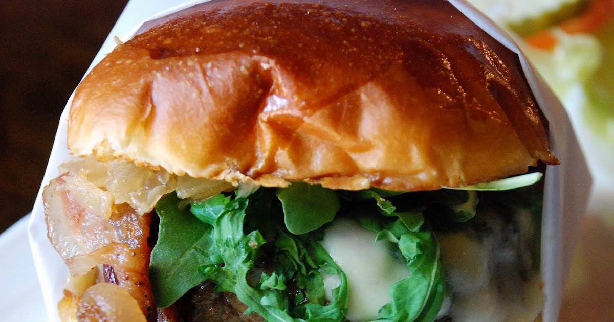 CupCakes and CrabLegs: The 25 Degree Burger