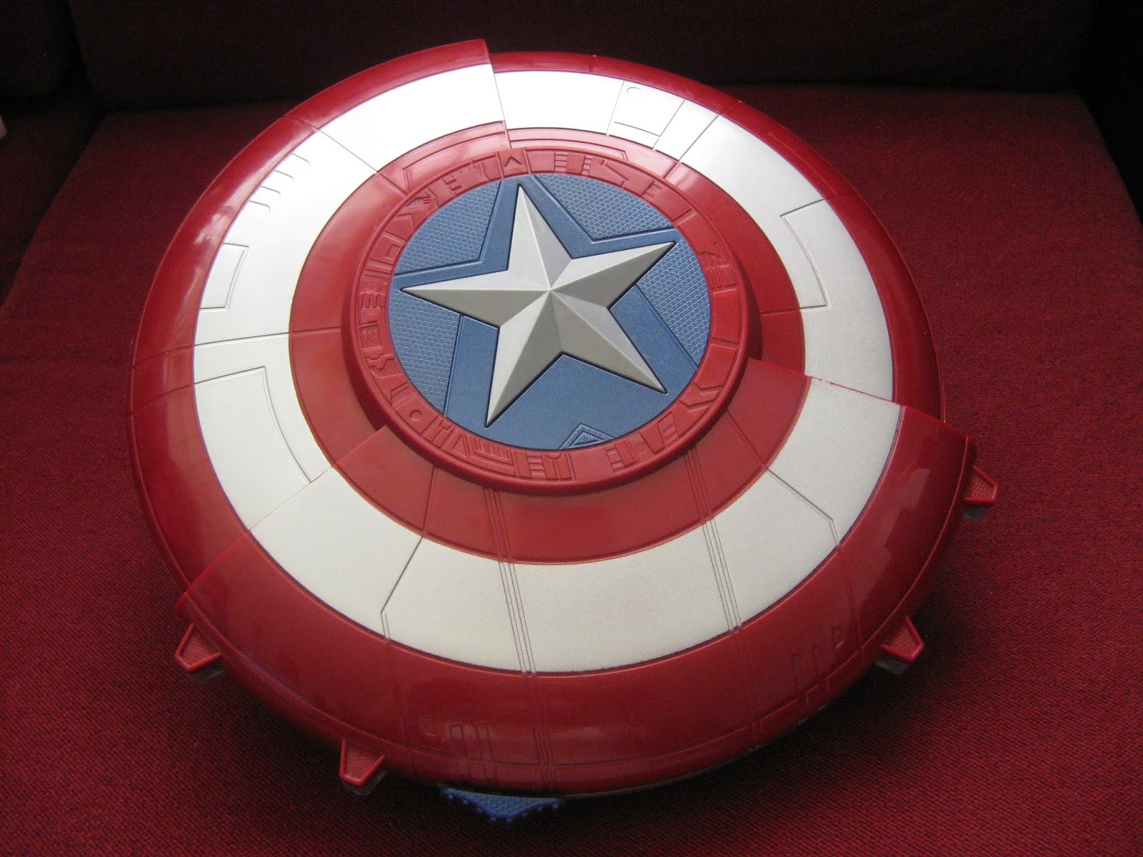 deSMOnd Collection: Hasbro Nerf "Blaster Reveal Shield" Marvel Avengers ...