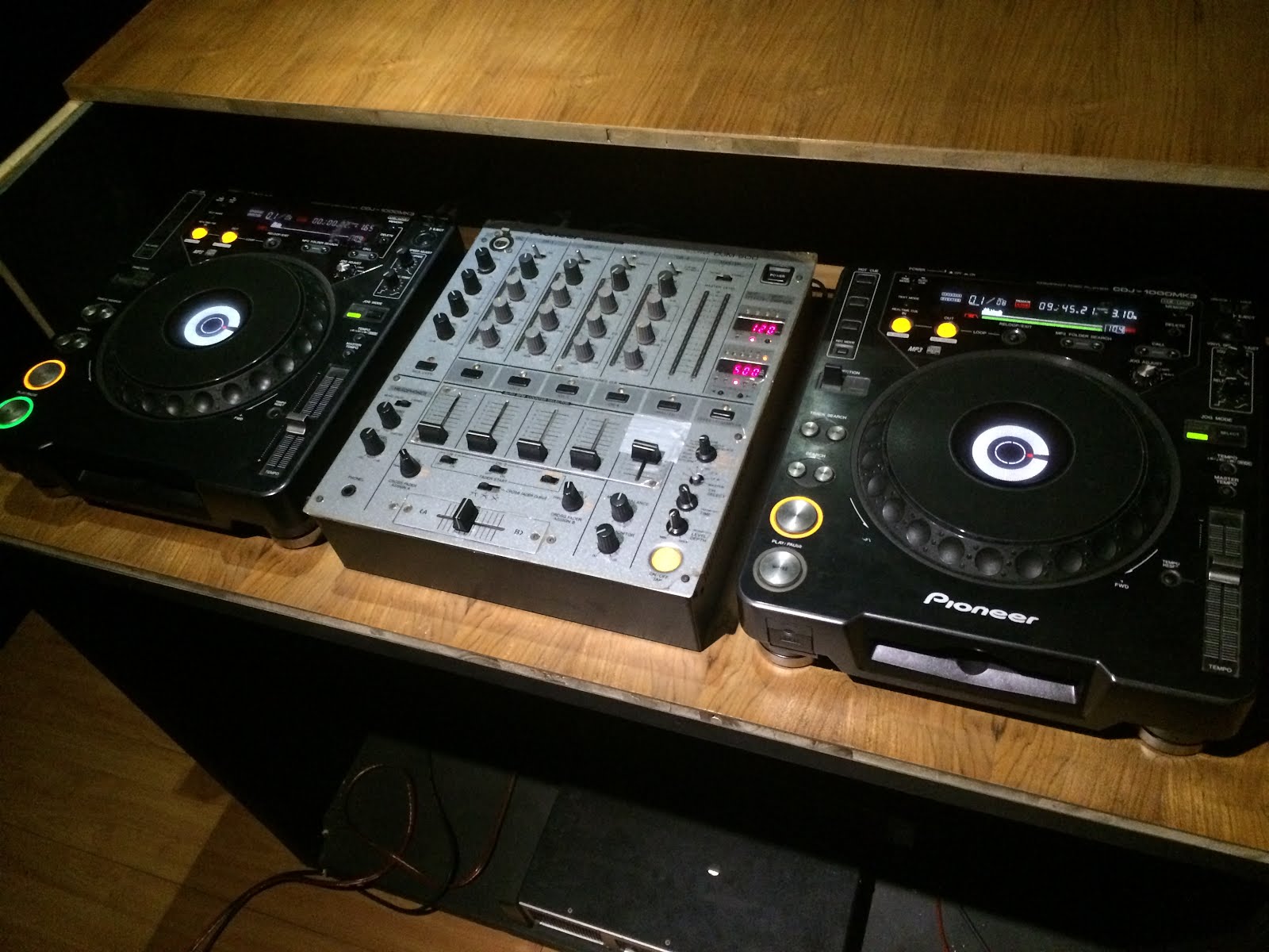 Alat DJ: Cdj 1000 Mk3 dijual, 2 unit masih bagus | DJ tips dan Tutorial ...