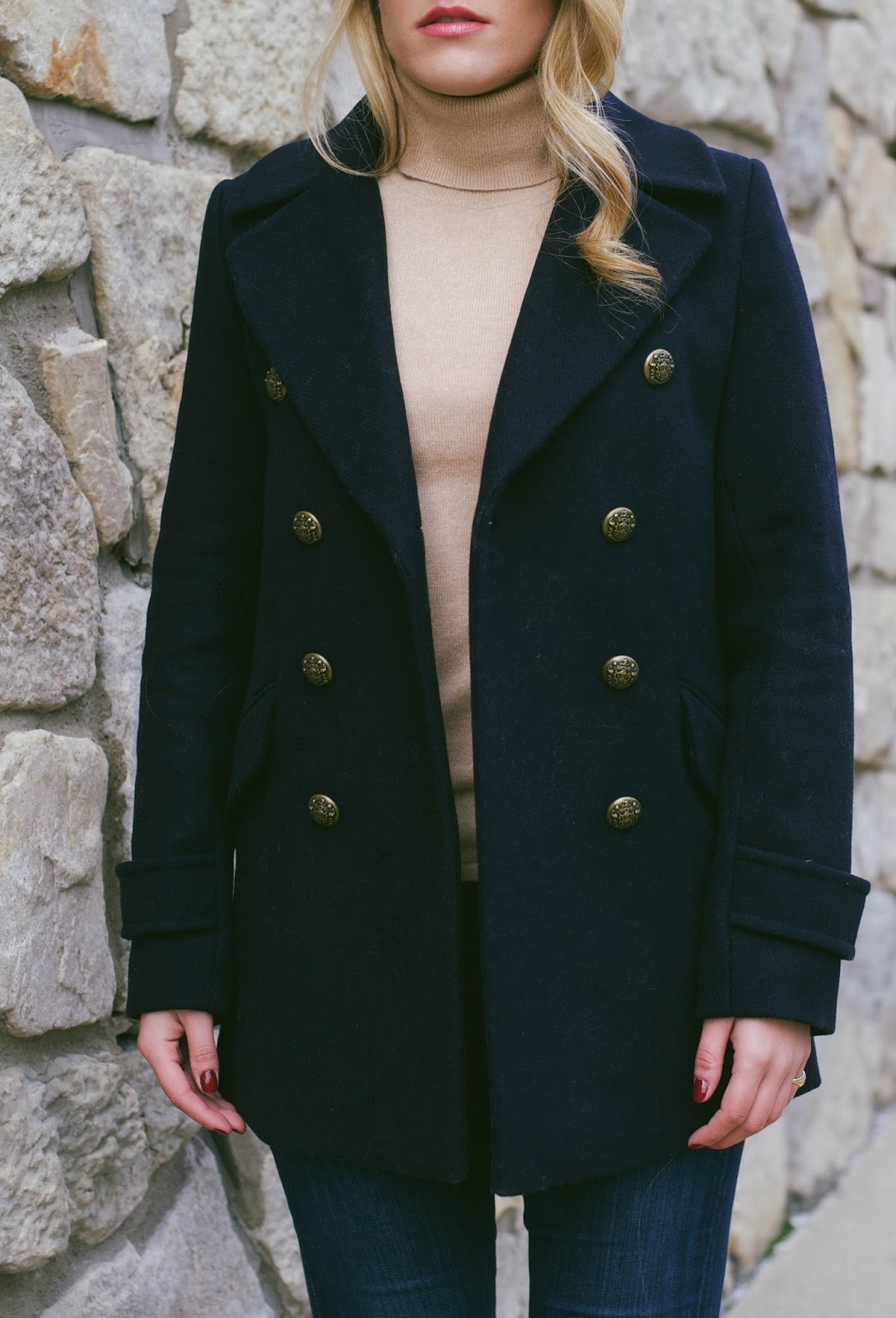 Summer Wind: Comfortable and Classic Travel Outfit