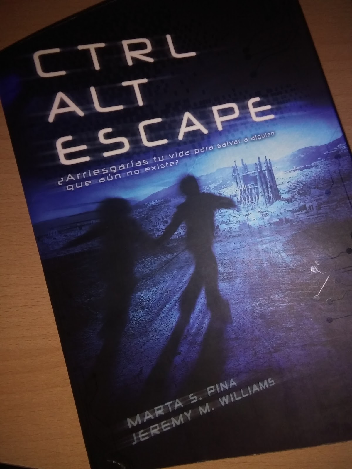 Reseña 7: Ctrl Alt Escape. - Pernoctando Entre Palabras