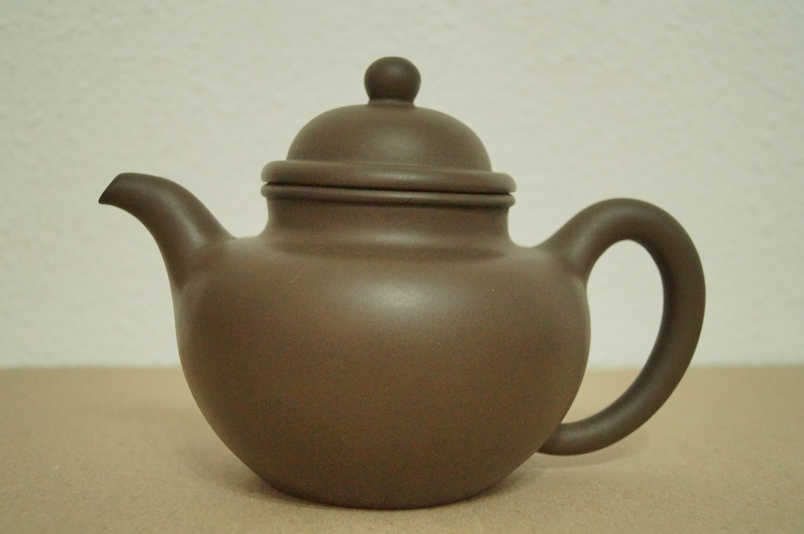 Alan's Cyber Museum: Ball-shaped teapot that won Gold award