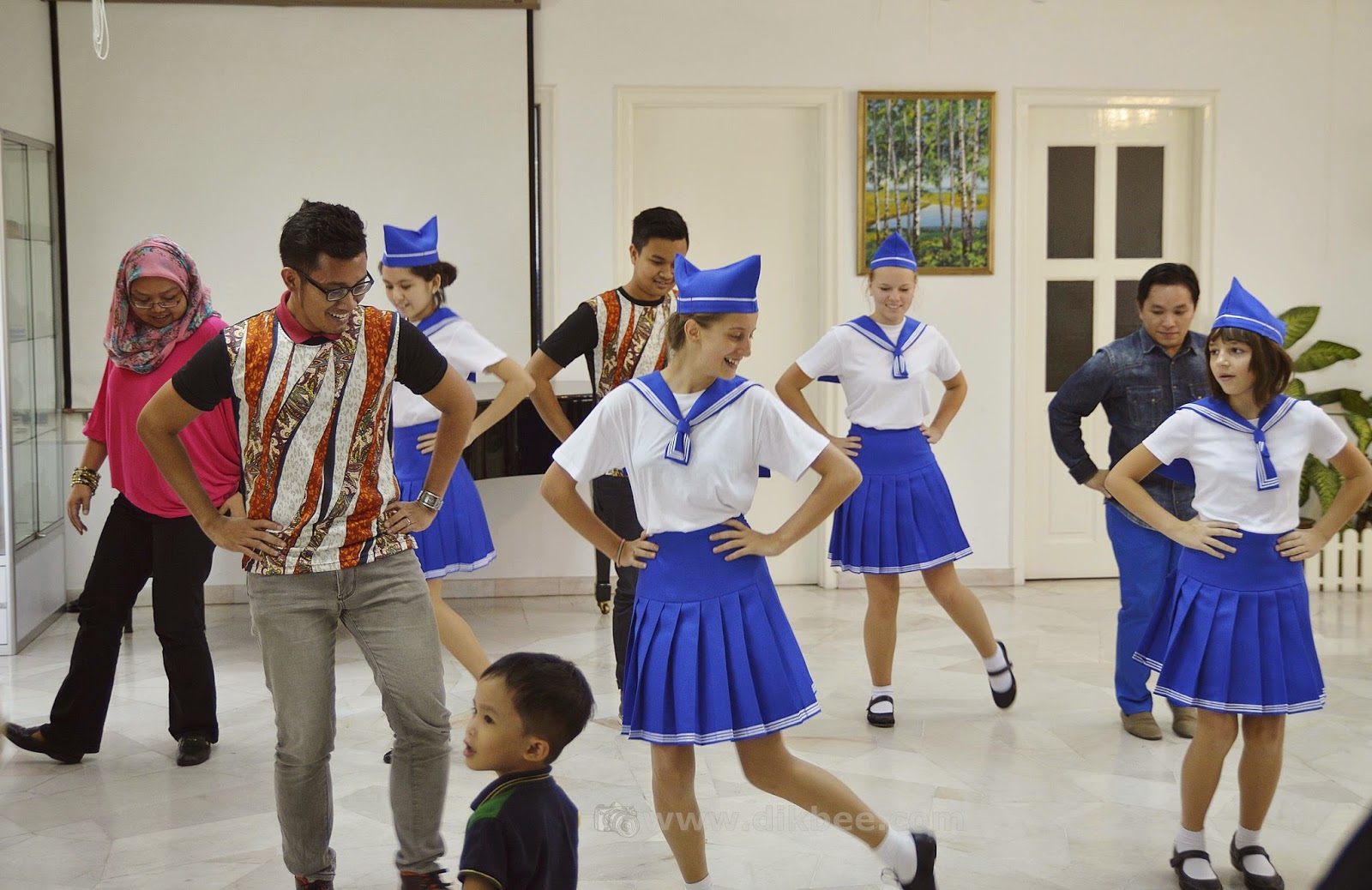 Persembahan Tarian Dari Rusia | Lunch Bersama Media