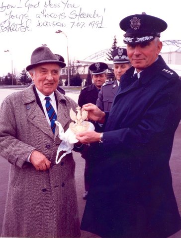 Aleksandra Ziolkowska-Boehm: Donald J.Kutyna REACHING FOR THE STARS