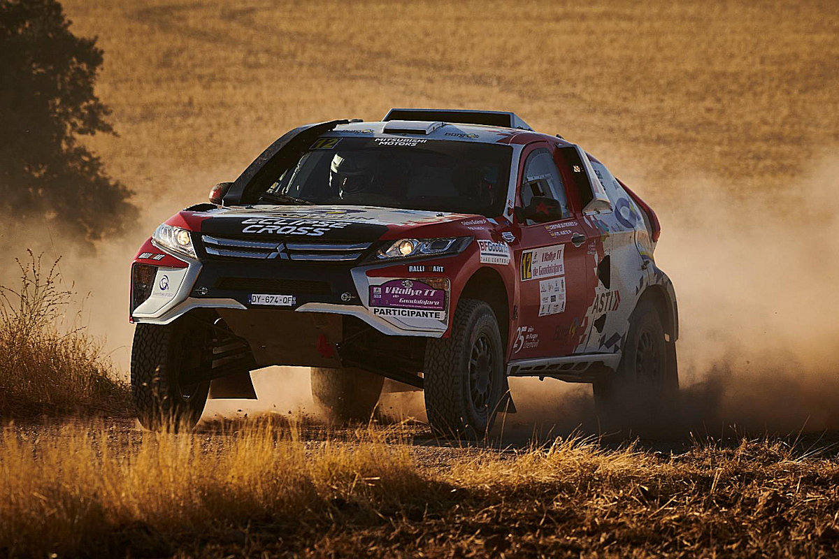 Mitsubishi Brings Eclipse Cross Dakar Racing | CarGuide.PH | Philippine ...