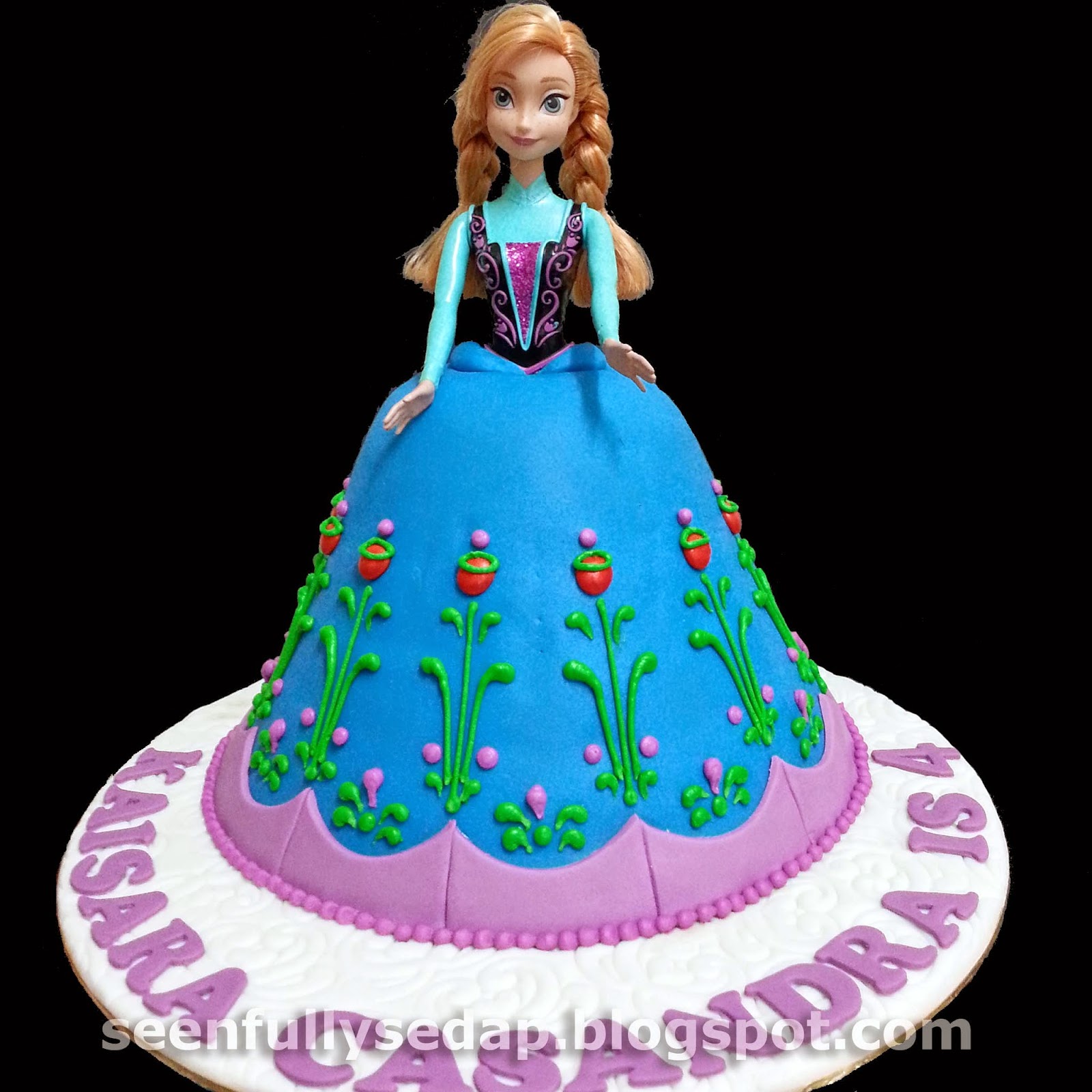 Seenfully Sedap: Anna of "Frozen" Doll Cake