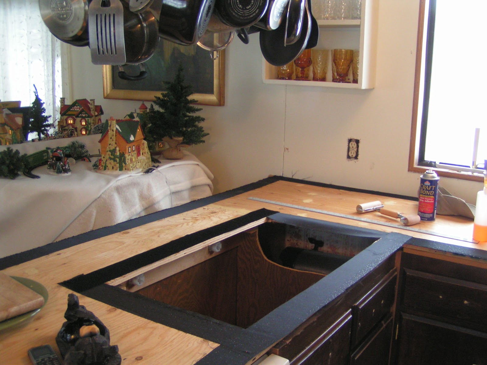 Recycled Home Projects: Bartop Epoxy Over Fabric on Counter