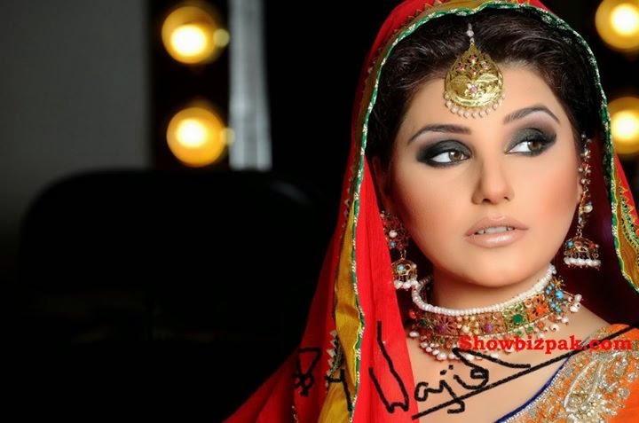 Pak Celebrity Gossip: Javeria Saud Biography & Photos