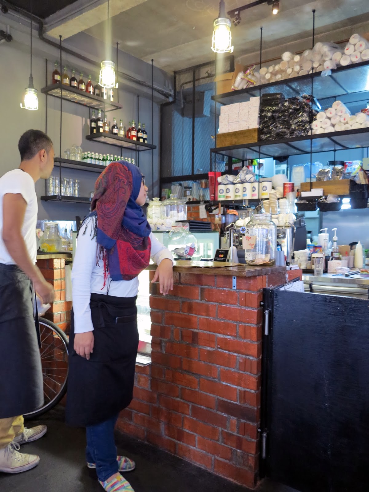 Gracia Ow: Haji Lane + Cafe Hopping (I Am cafe)