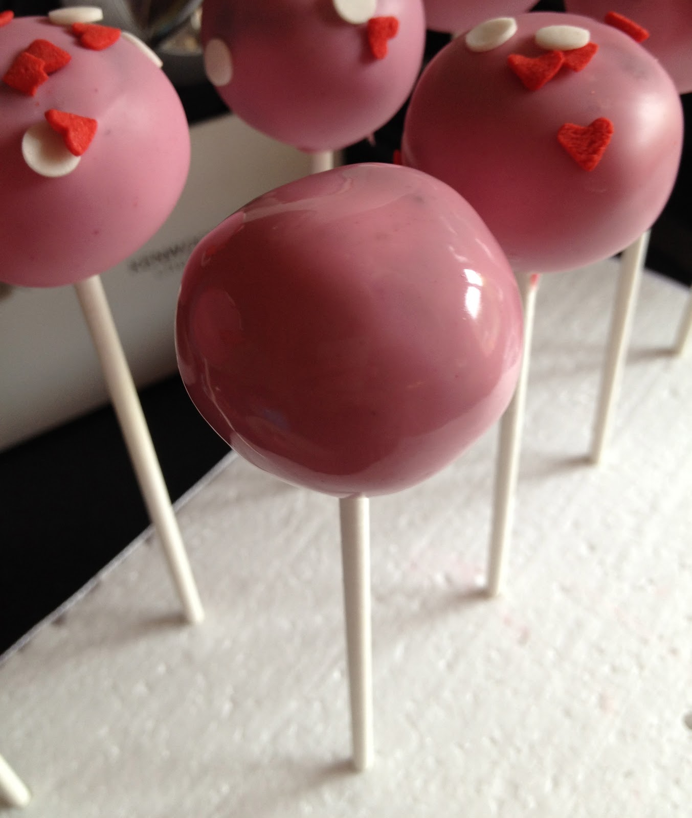 Elaine's Sweet Life: Making Cake Pops {Tutorial}