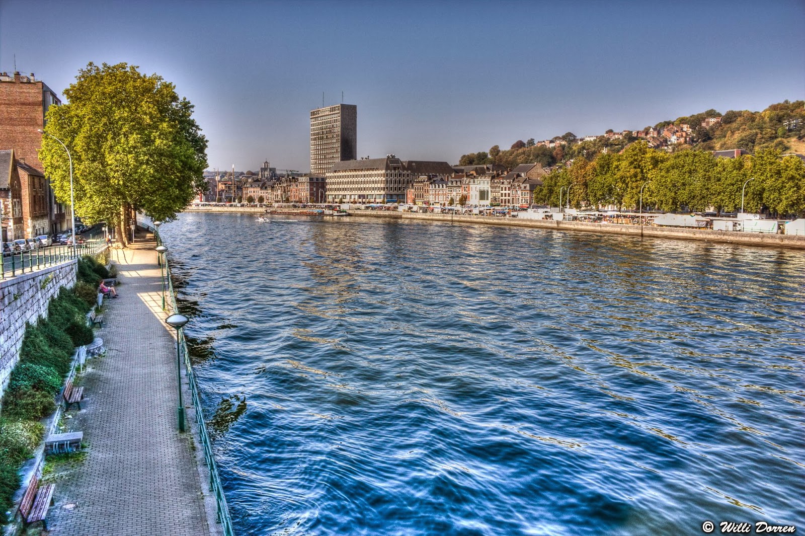 la ville de liege et ses quartiers: la meuse a liege - belgique