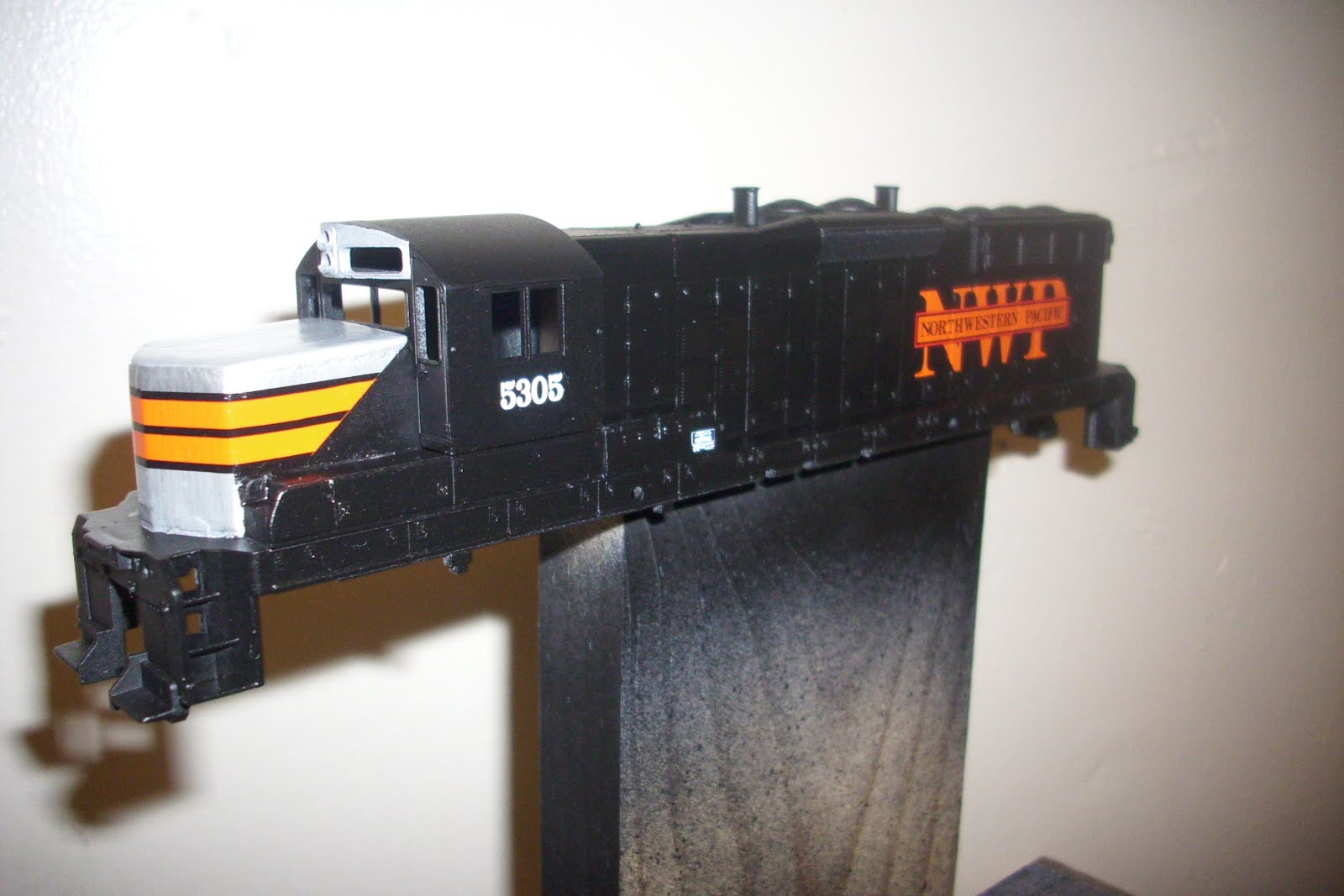 "Redwood Empire Route" - NWP: Progress on NWP #5305 (Chop-Nose SD9)
