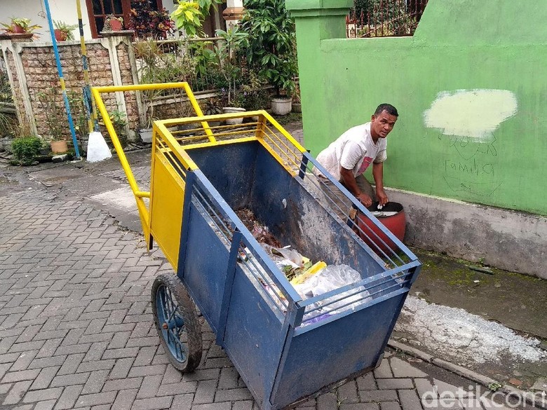 Keinginan Nyaleg Tukang Sampah di Malang Sempat Ditentang Keluarga ...