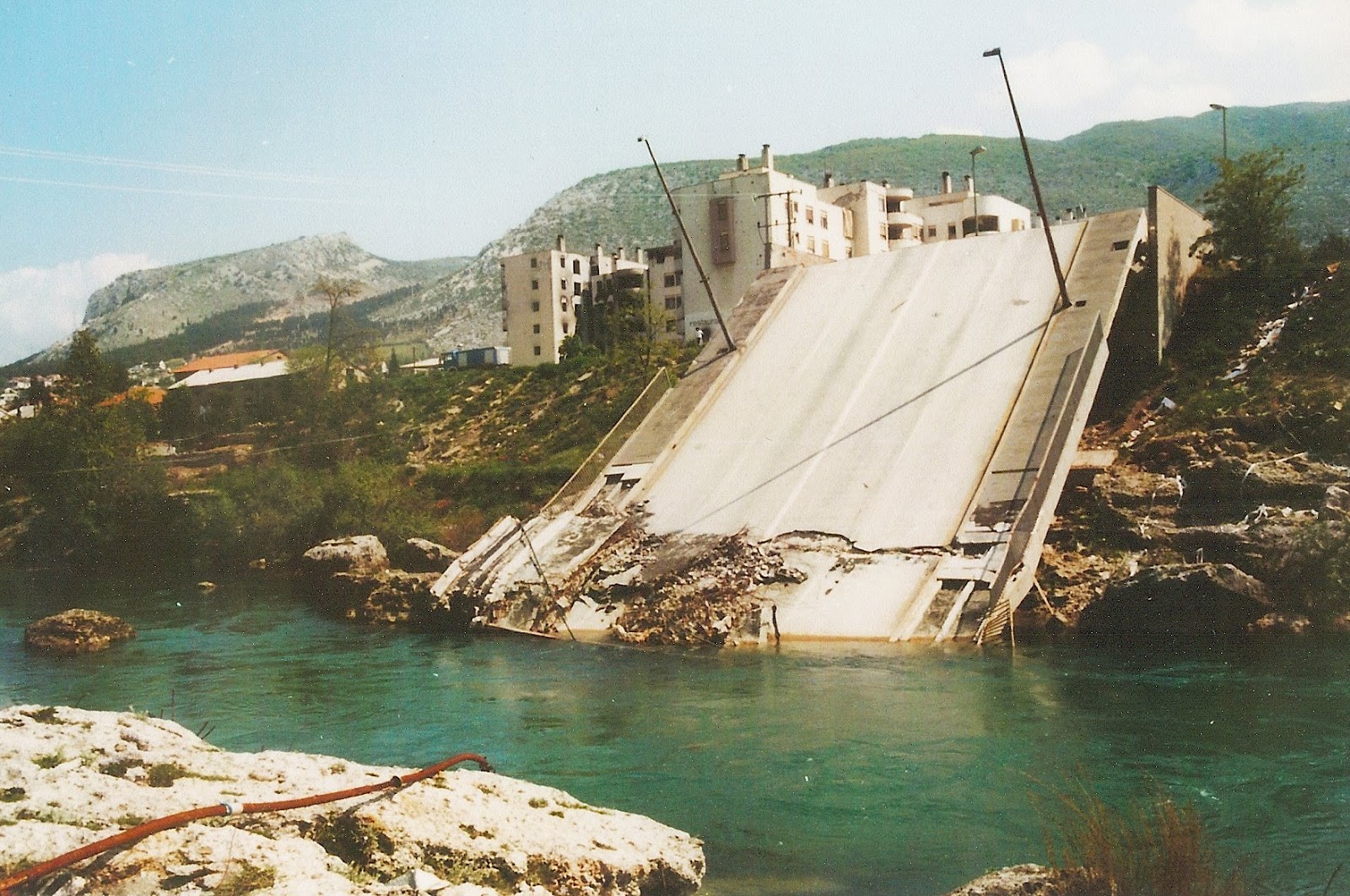 I LOVE BOSNIA VOLIM TE: Photos of Mostar during the war and postwar ...