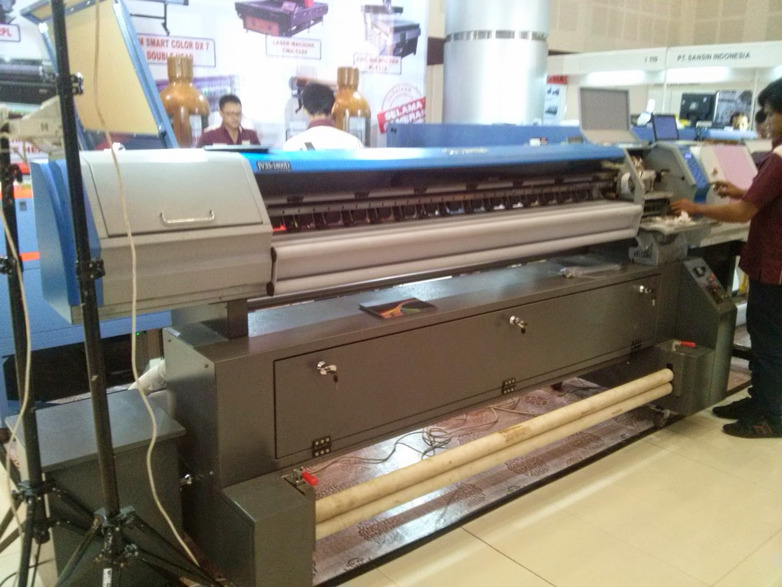 Speed Digital Banner Surabaya ( cp :085850010283 ): MESIN PLOTTER ...