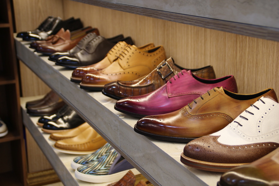 Master Artisans of Handmade Shoes Gathered at Hangchon-dong Handmade ...