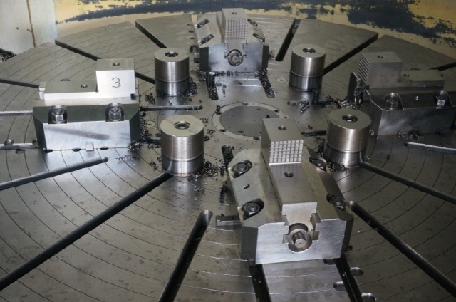 Global Machine USA: CNC HNK VTC-200E VTL