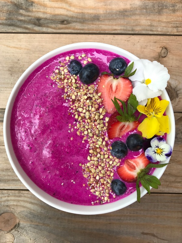 Me and My Pink Mixer: Pitaya Smoothie Bowl