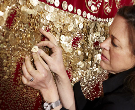 N e e d l e p r i n t: Half a Million Golden Buttons for the Queen's ...
