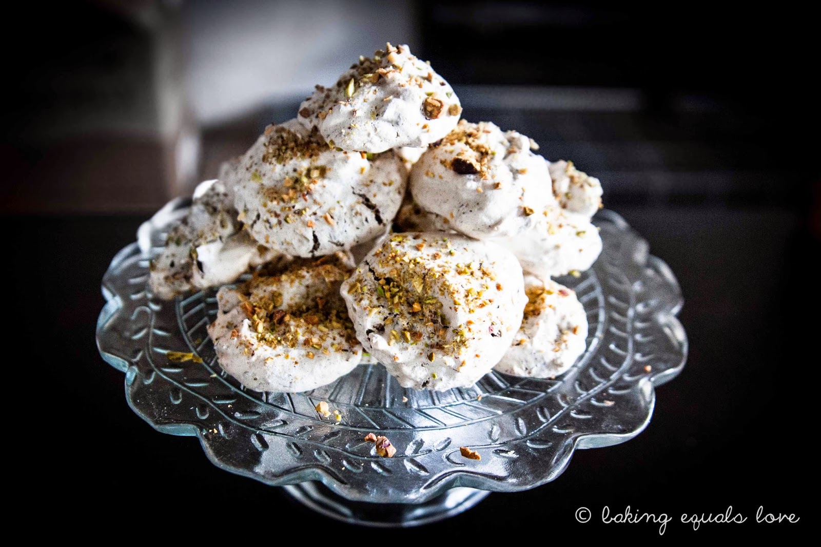 baking = love: Forgotten cookies / Chocolate & pistachio meringue cookies