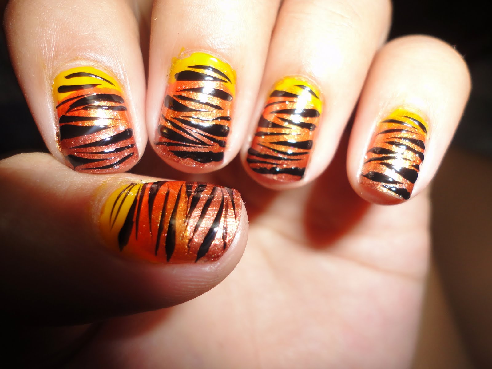 POLISH CRUSH: NAIL OF THE DAY..GRADIENT TIGER PRINTED NAILS.
