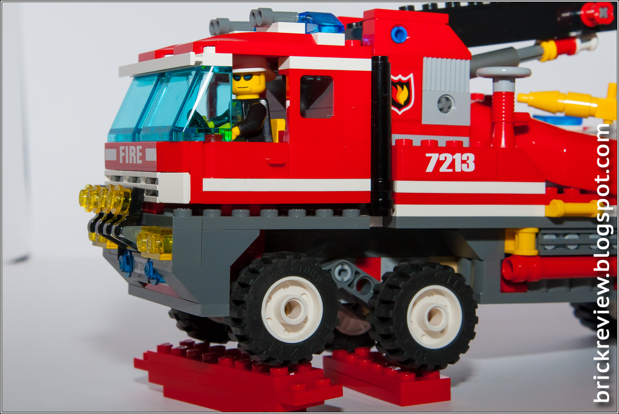 Brickreview: LEGO 7213: Autogru' e gommone dei pompieri