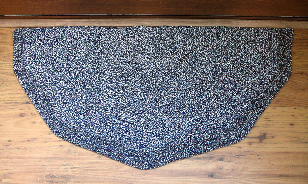 The Pulled Stitch Blog: Free Pattern: Semi Circular Door Mat