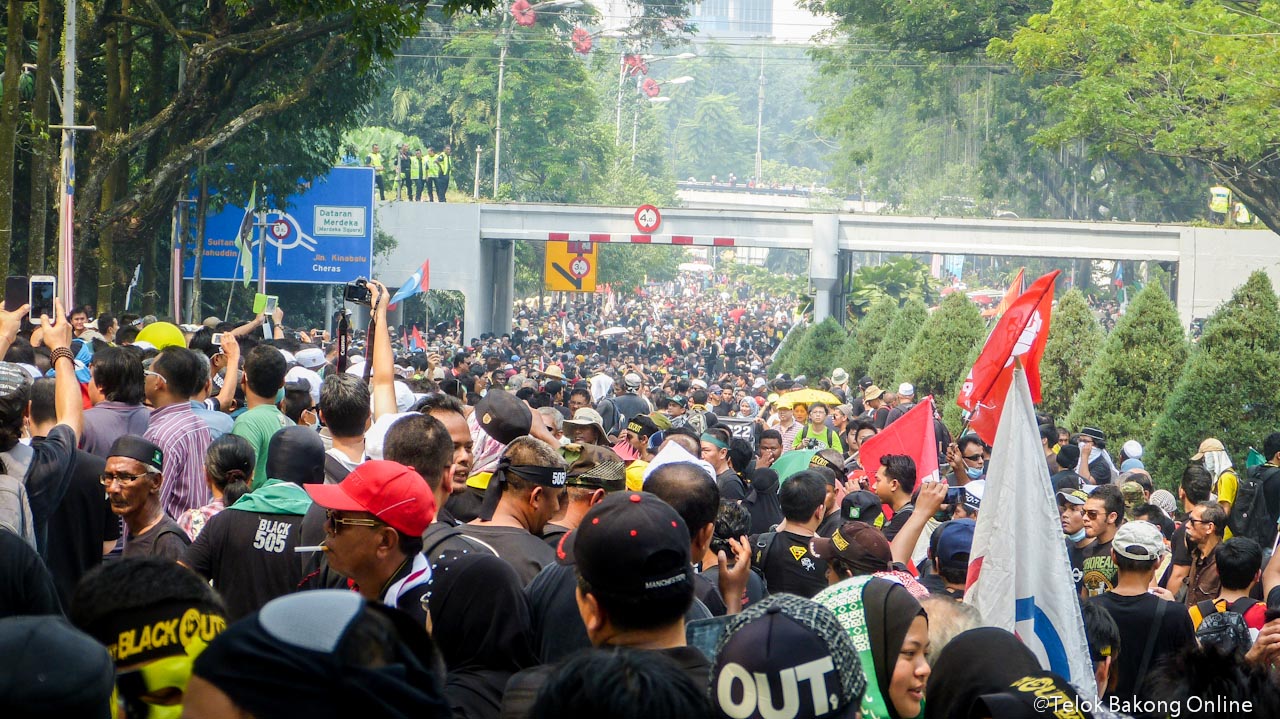 Telok Bakong Online: GAMBAR SEKITAR BLACKOUT 505 DI PADANG MERBOK KUALA ...