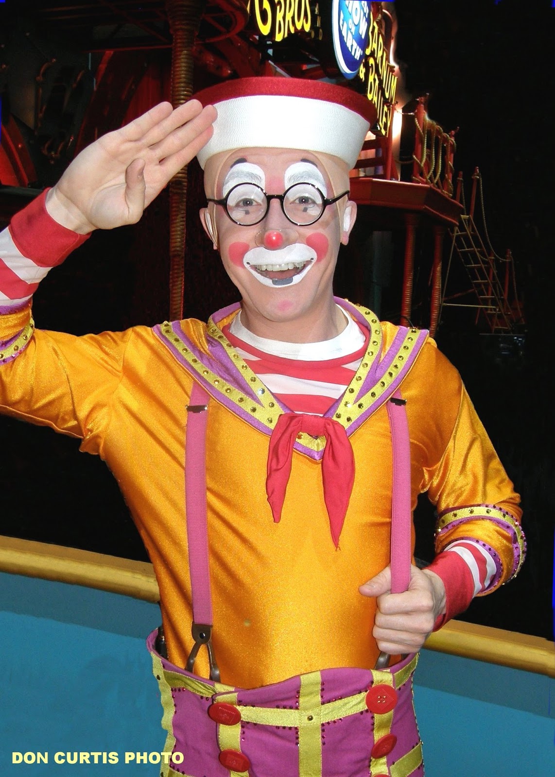CIRCUS PERSONALITY PHOTOS: The Perfect Host