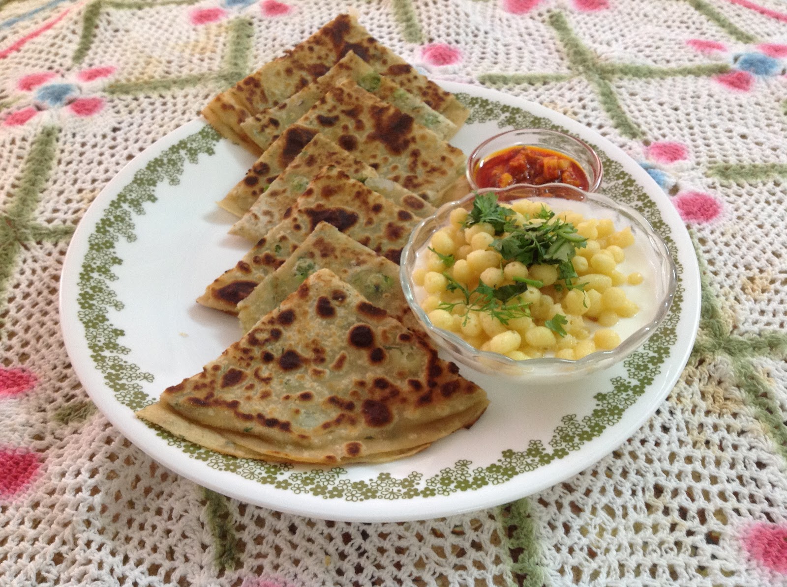 The Spice In My Life: Aloo aur matar ke parathe (Stuffed wheat flour bread)