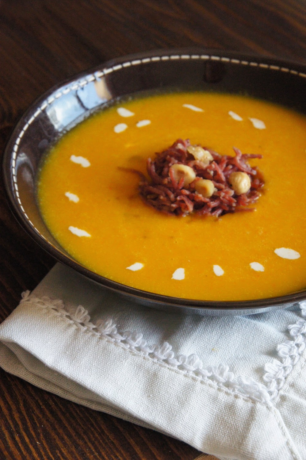 Soupe de potimarron et ses lardons aux noisettes