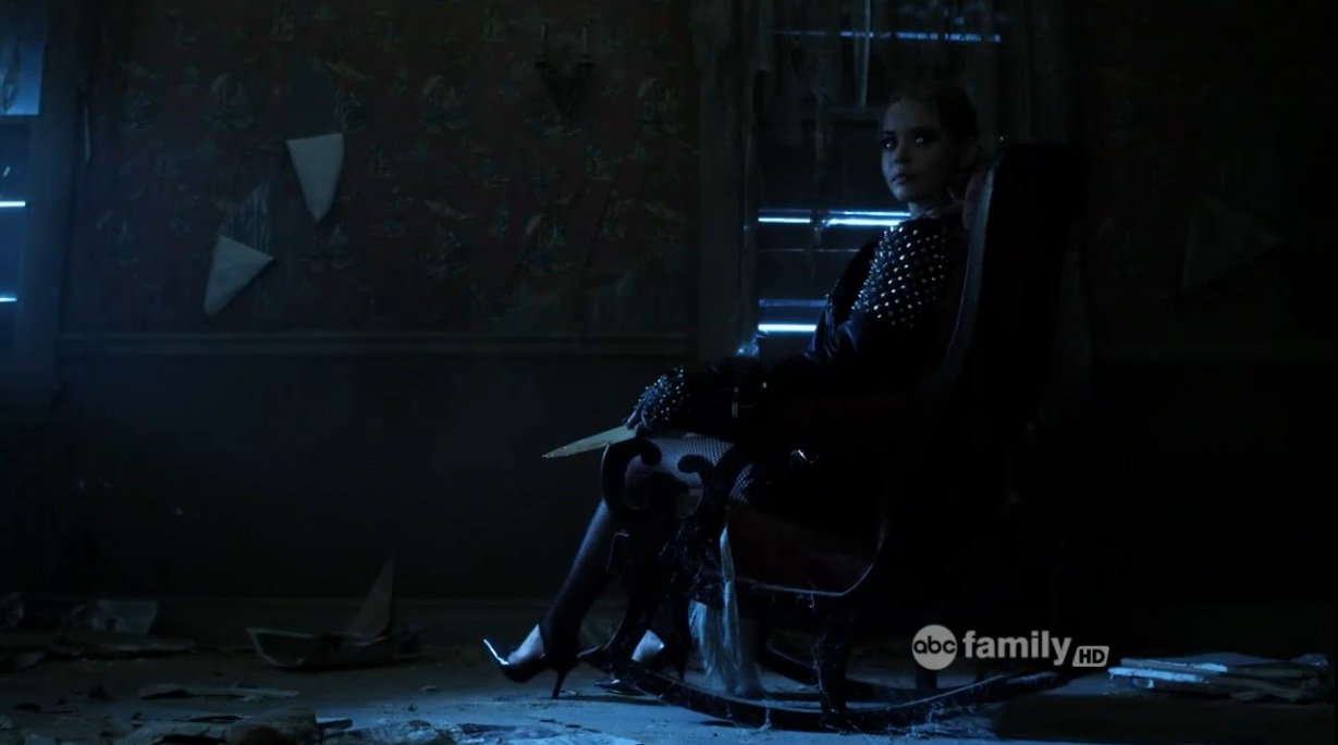 Pretty Little Liars - 02x13 - The First Secret (Halloween Special ...