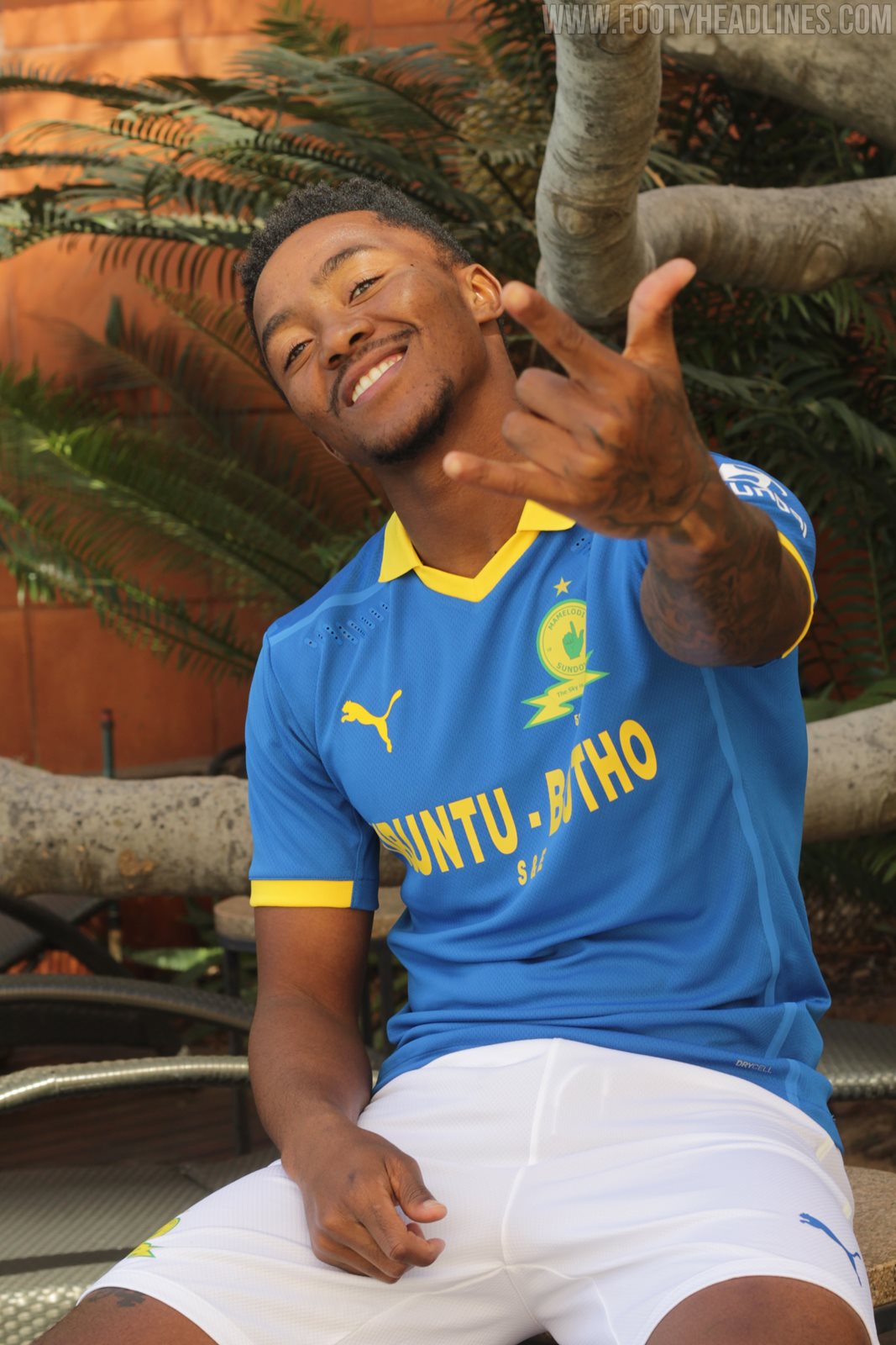 Mamelodi Sundowns 20-21 Home & Away Kits + New Logo Revealed - Footy ...