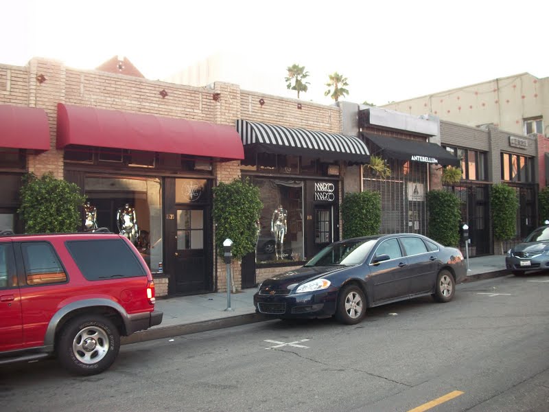 Filming Locations of Chicago and Los Angeles: Charmed: Season 1 ...