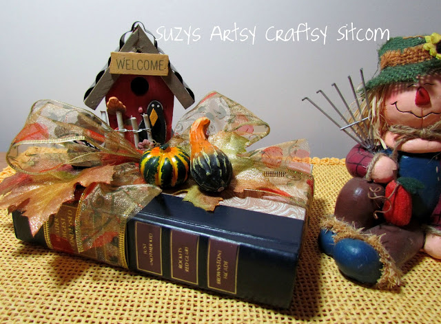 Feature Friday- Holiday Book Decorations