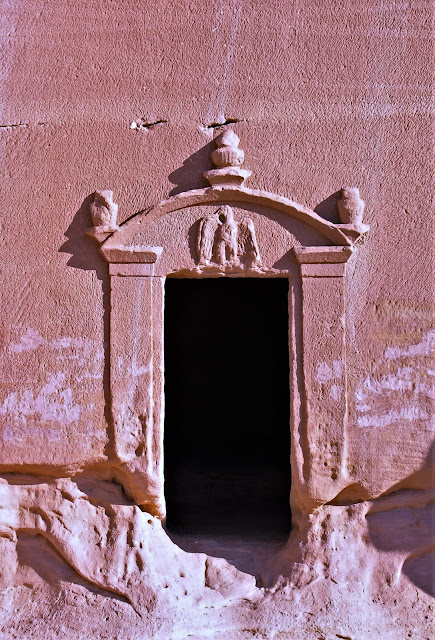 Preâmbulo: Os túmulos dos Nabateus.