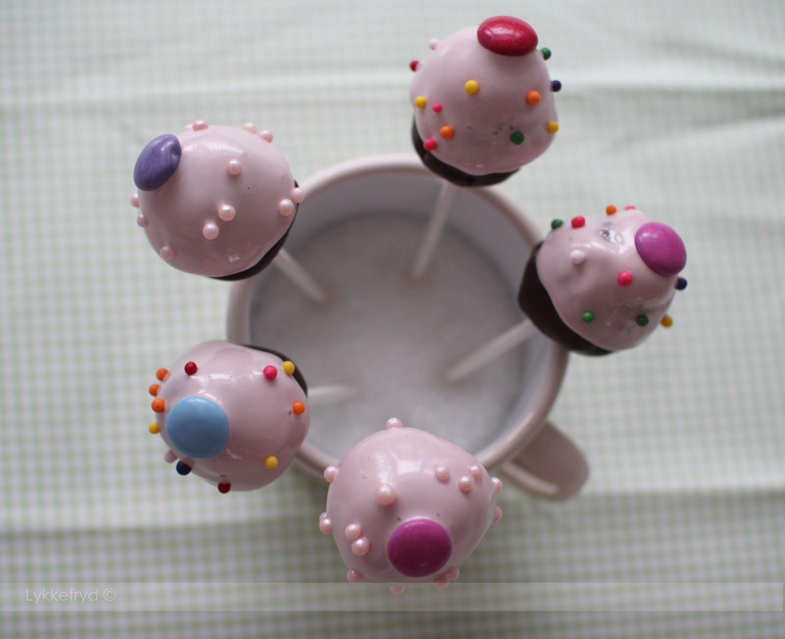 Lykkefryd: Cake Pops {Cupcake-pops}