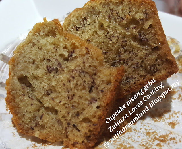 ZULFAZA LOVES COOKING: Kek Cawan Pisang Gebu (Banana Cupcake)