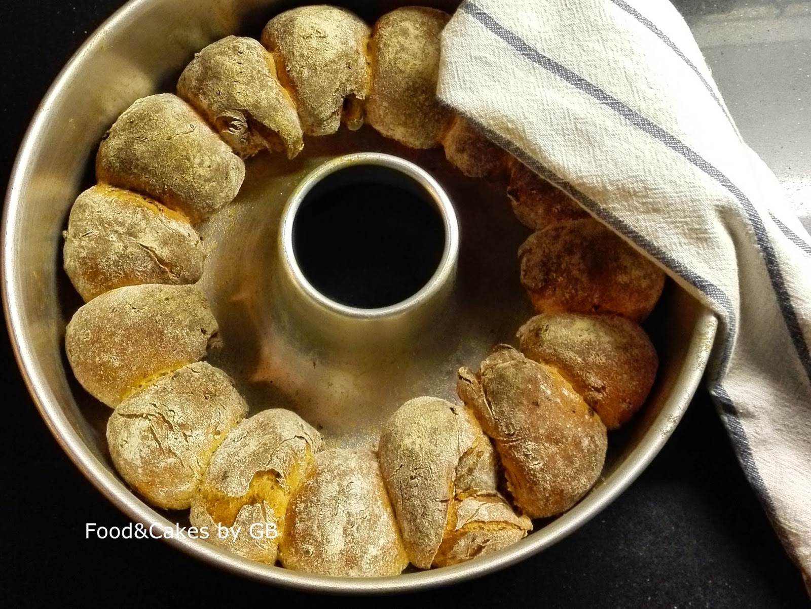 FOOD & CAKES: Bolas de pan de setas y tomates secos con butifarra ...