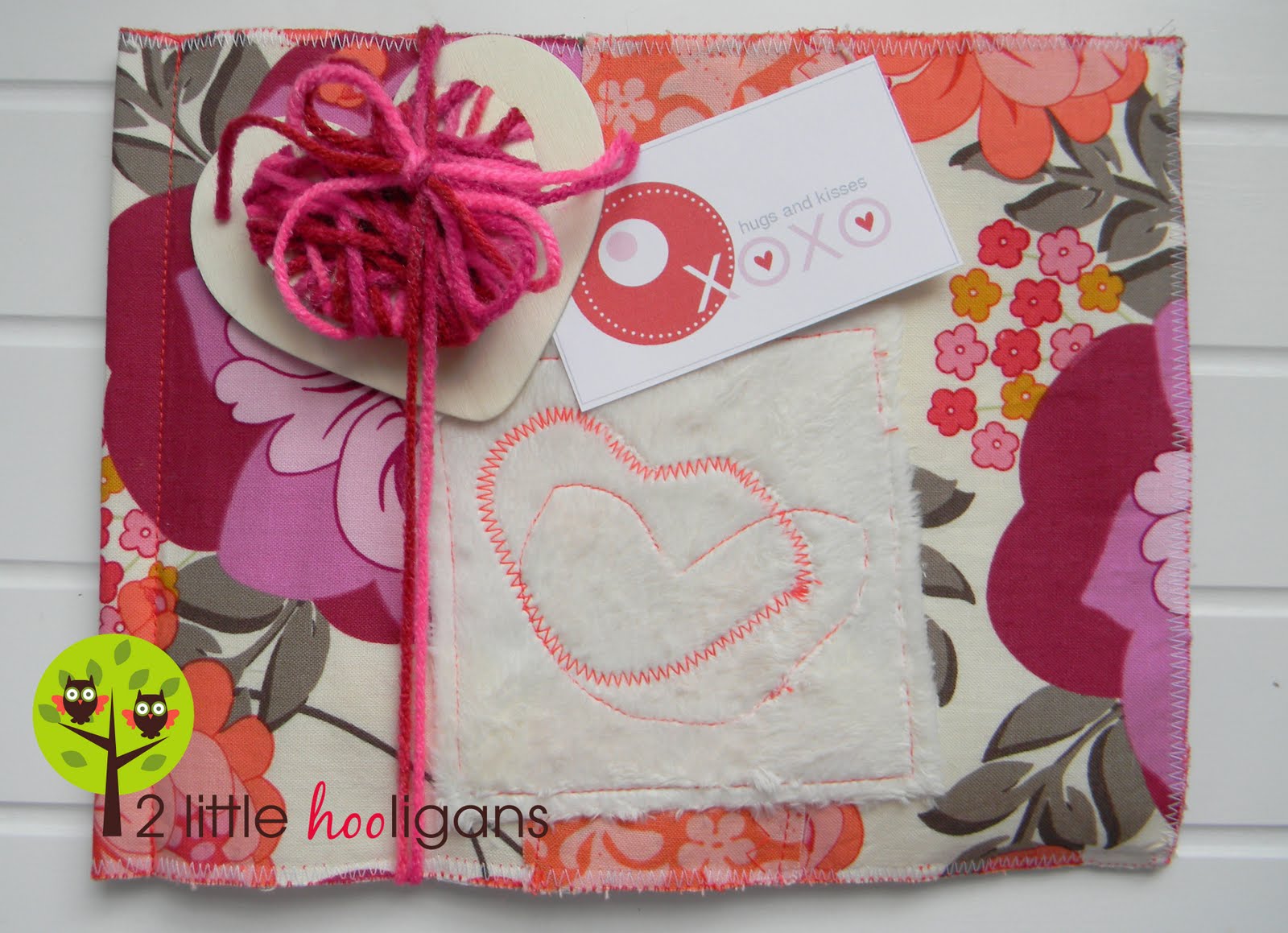 fat quarter friday {fabric scrapbook tutorial}