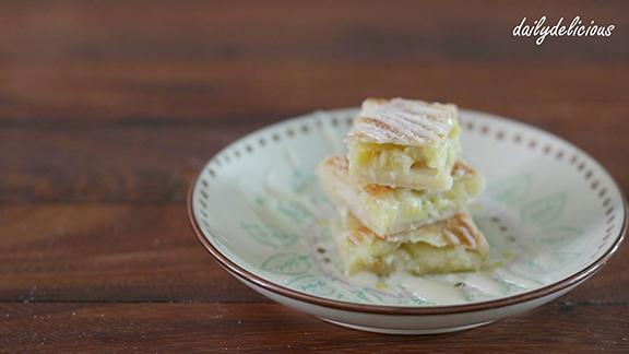 dailydelicious: Thai Banana Roti: Sweeten you day with sweet dessert!